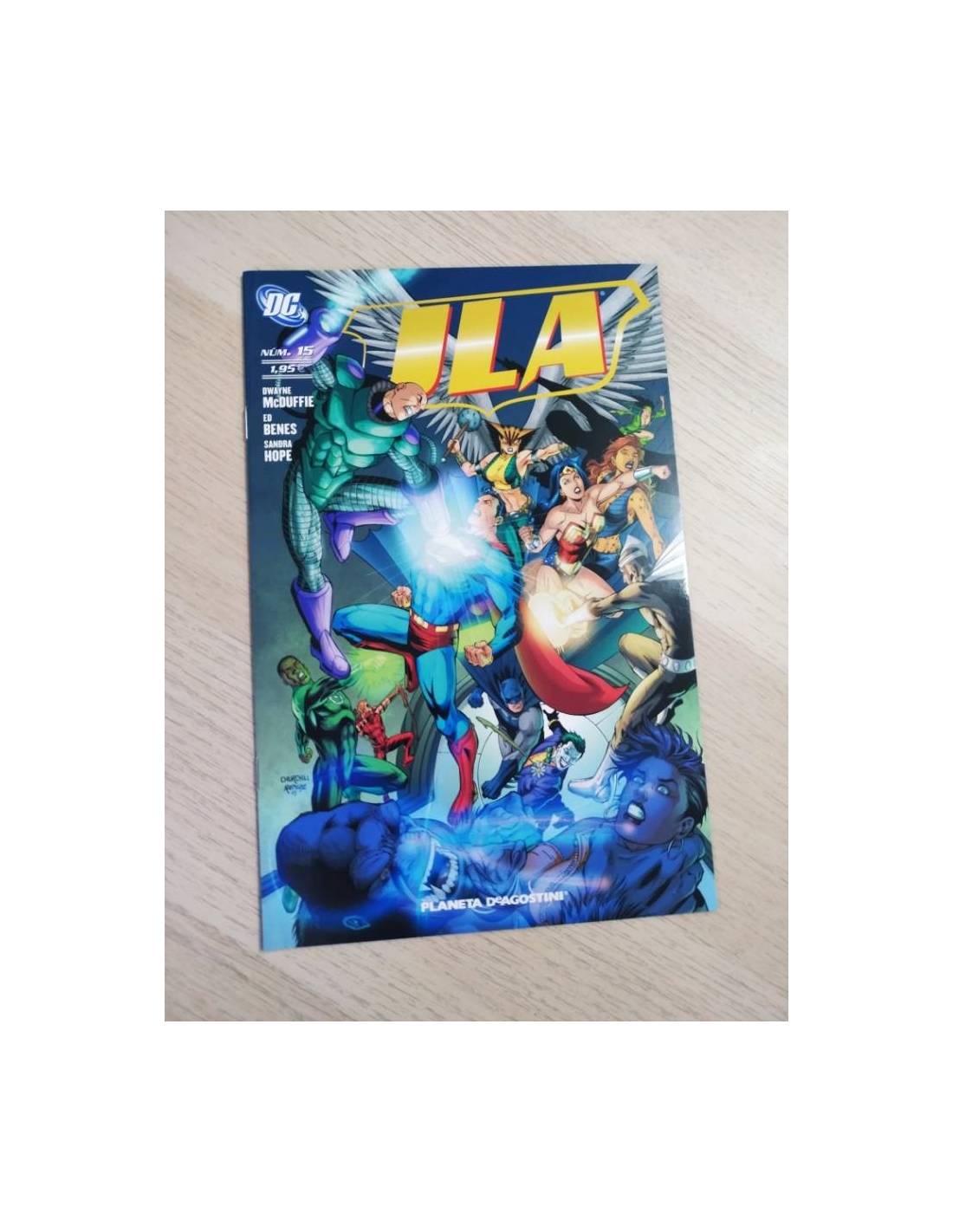 JLA 15 Planeta DC edición coleccionista única