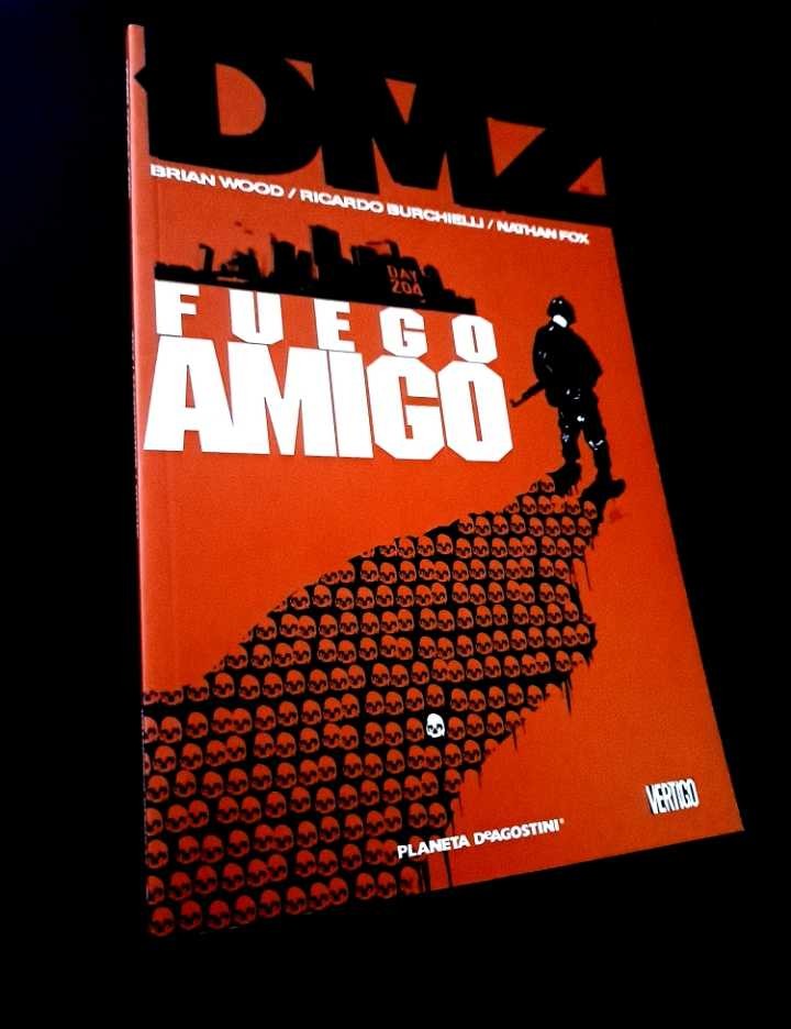 DMZ Fuego Anigo Vertigo Planeta Tomo Cómic Kiosco